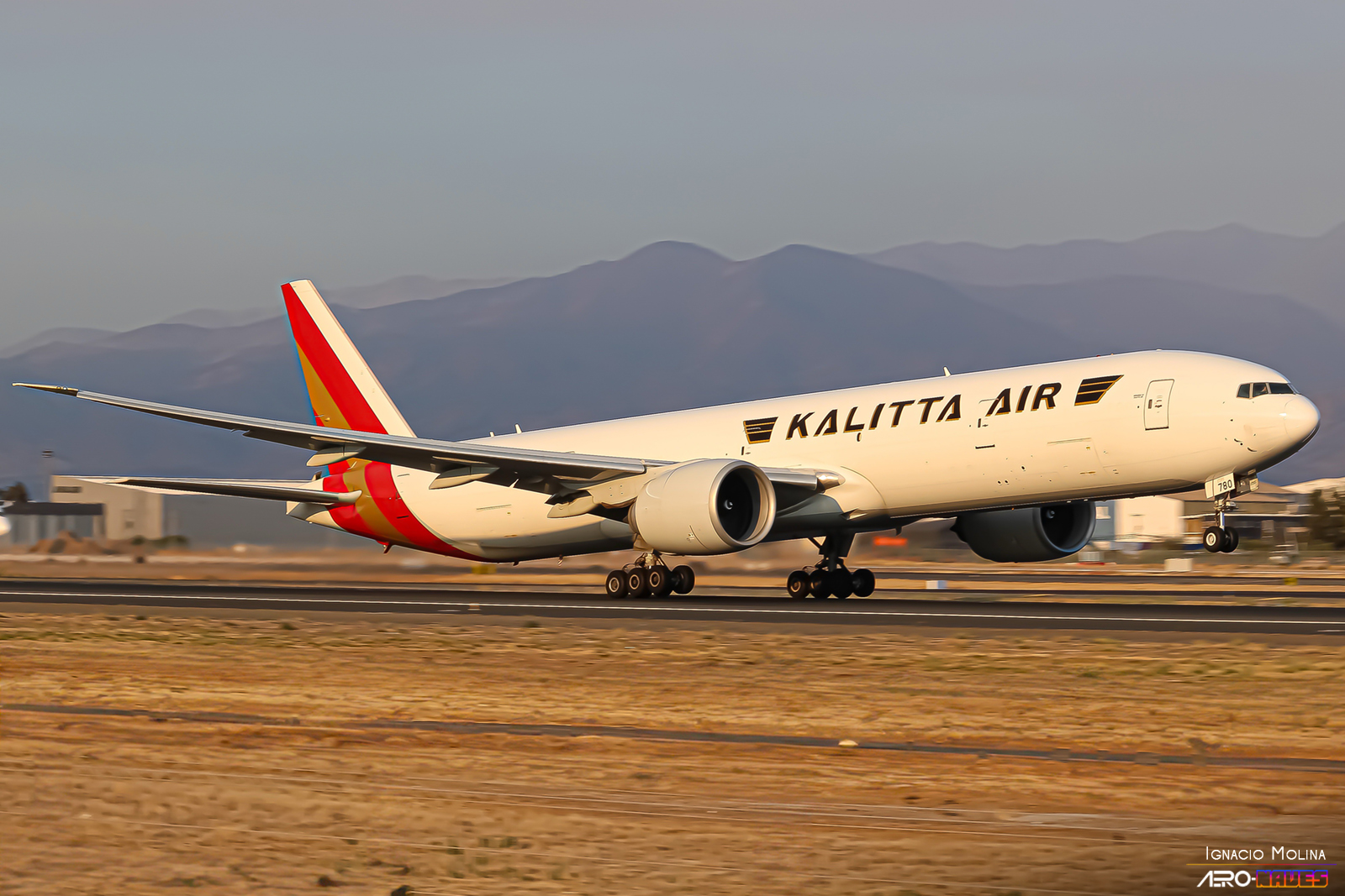 Sudamérica da la bienvenida al Boeing 777-300ERSF: el “Big Twin” de ...